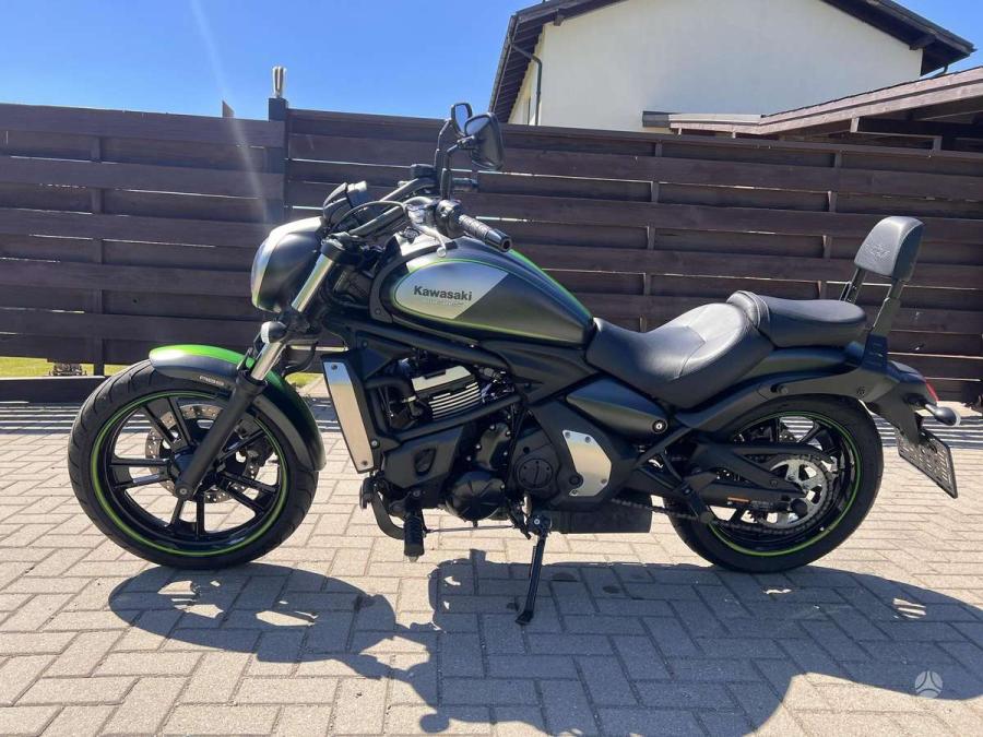 Melns Kawasaki Vulcan 2016 Viļņa, ar dzinēja tilpumu 0.65 L un nobraukumu 22 tūkst. km par 5150 €, foto 5 vietnē AUTOMOTO.COM.LV