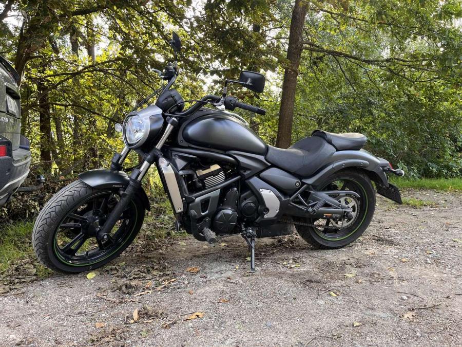 Melns Kawasaki Vulcan 2016 Rīga, ar dzinēja tilpumu 0.65 L un nobraukumu 2 tūkst. km par 6500 €, foto 3 vietnē AUTOMOTO.COM.LV