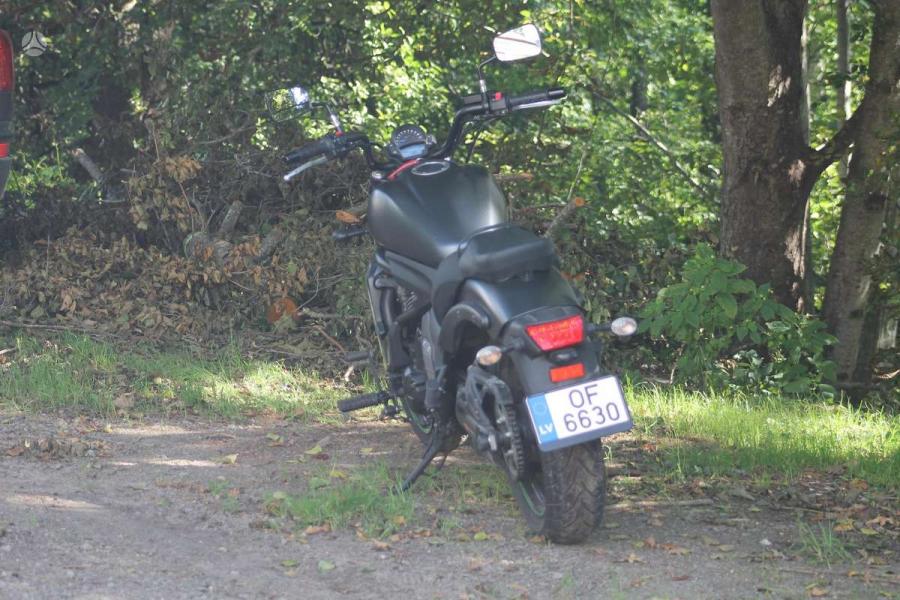 Melns Kawasaki Vulcan 2016 Rīga, ar dzinēja tilpumu 0.65 L un nobraukumu 2 tūkst. km par 6500 €, foto 4 vietnē AUTOMOTO.COM.LV