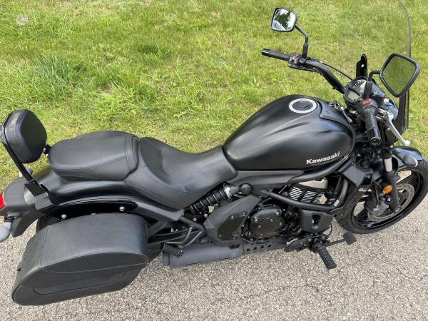 Black Kawasaki Vulcan 2021 in Vilnius, with an engine capacity of 0.65 L and mileage of 62 thousand km for 4600 €, photo 10 on AUTOMOTO.COM.LV