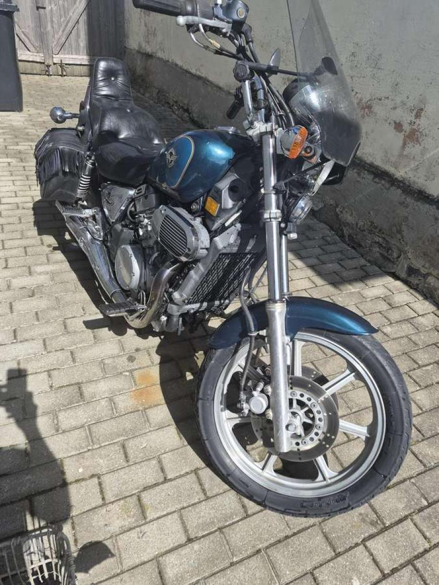 Kawasaki Vulcan 1993 in Joniskis, with an engine capacity of 0.75 L and mileage of 25 thousand km for 1500 €, photo 1 on AUTOMOTO.COM.LV