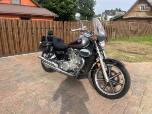 Melns Kawasaki Vulkan 1990 Trakai, ar dzinēja tilpumu 1.47 L un nobraukumu 26 tūkst. km par 2100 €, foto  vietnē AUTOMOTO.COM.LV
