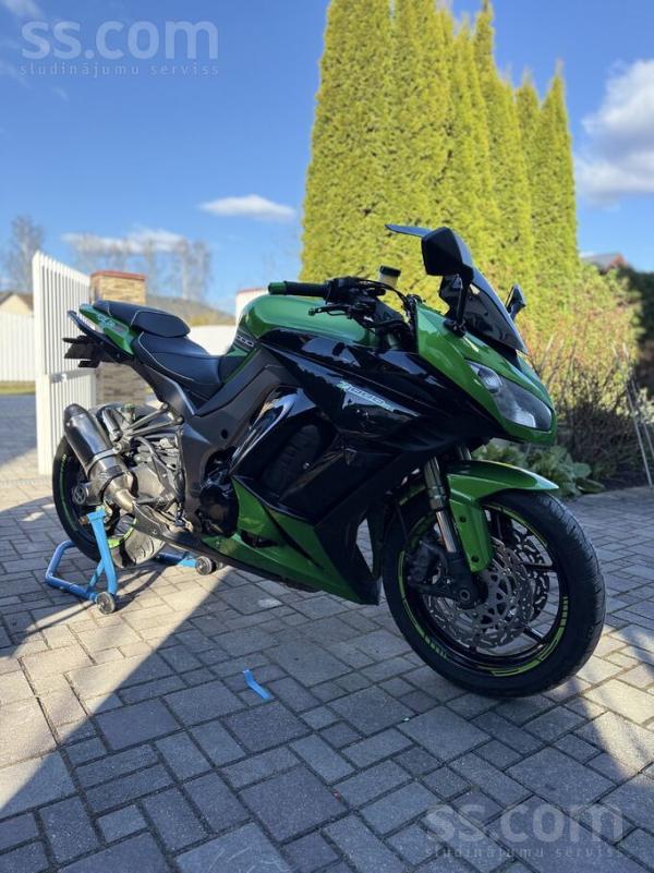Kawasaki Z 1000SX 2011 in Riga, with an engine capacity of 1.00 L and mileage of 0 thousand km for 6000 €, photo 4 on AUTOMOTO.COM.LV