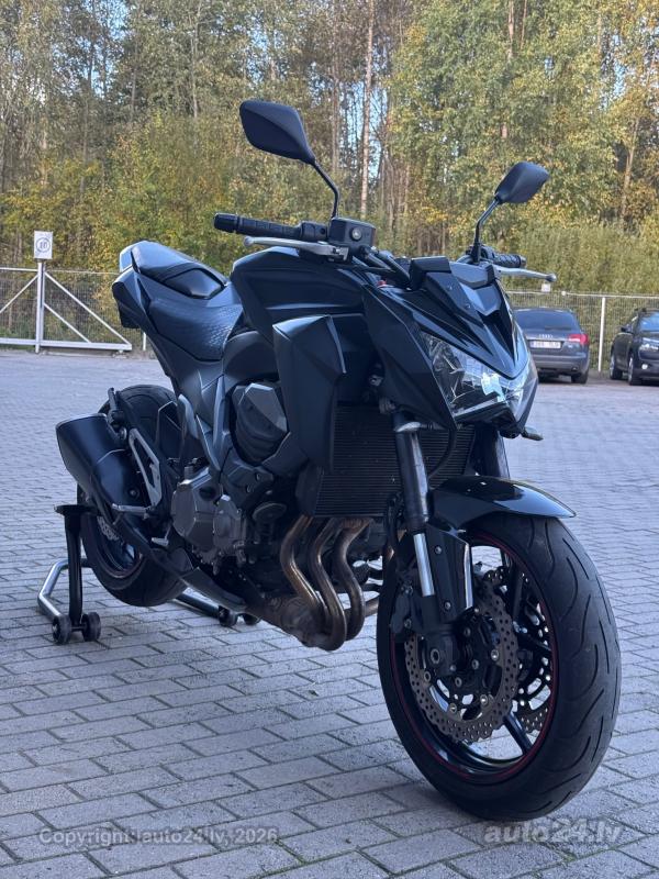 Melns Kawasaki Z 800 2014 Pērnava, ar dzinēja tilpumu 0.80 L un nobraukumu 26 tūkst. km par 4890 €, foto 4 vietnē AUTOMOTO.COM.LV