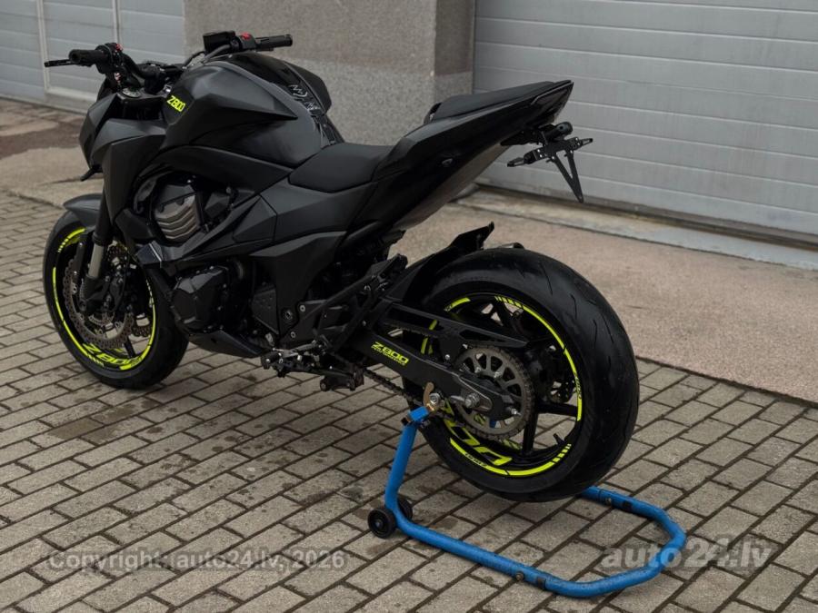 Black Kawasaki Z 800 2016 in Parnu, with an engine capacity of 0.80 L and mileage of 20 thousand km for 5290 €, photo 10 on AUTOMOTO.COM.LV