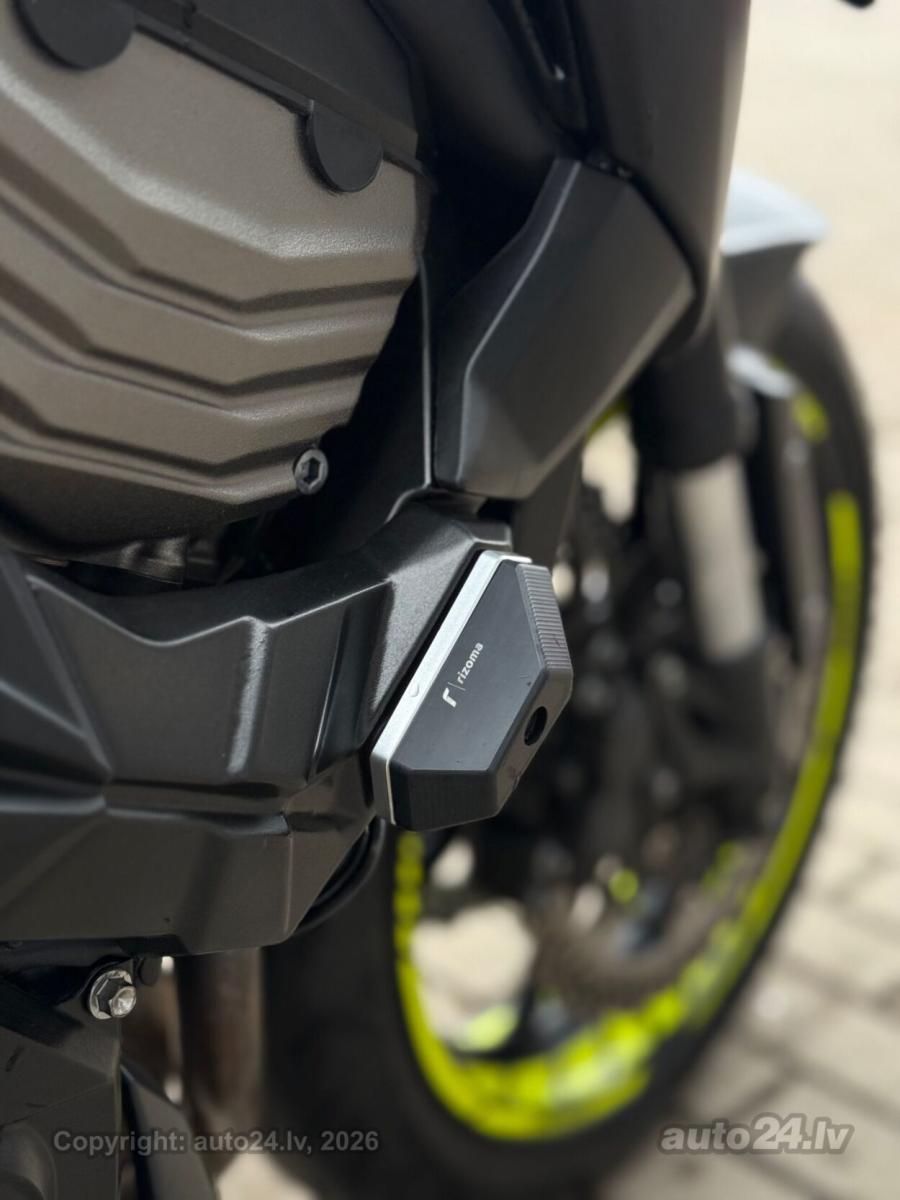 Black Kawasaki Z 800 2016 in Parnu, with an engine capacity of 0.80 L and mileage of 20 thousand km for 5290 €, photo 12 on AUTOMOTO.COM.LV