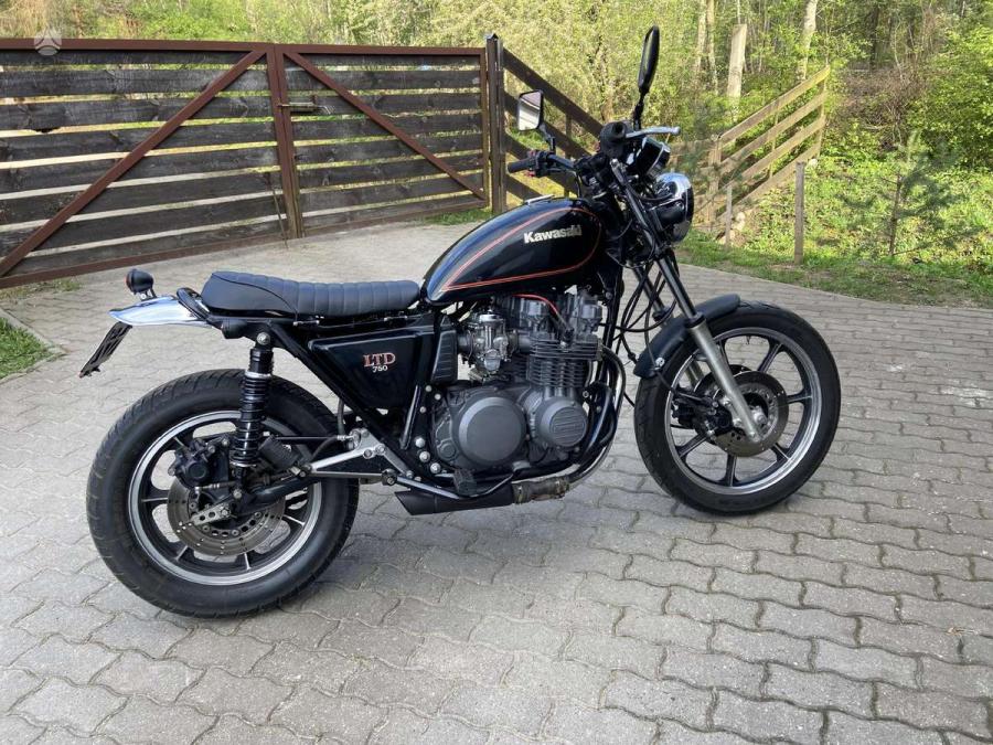 Melns Kawasaki Z 1982 Panevēža, ar dzinēja tilpumu 0.75 L un nobraukumu 11 tūkst. km par 1250 €, foto 1 vietnē AUTOMOTO.COM.LV