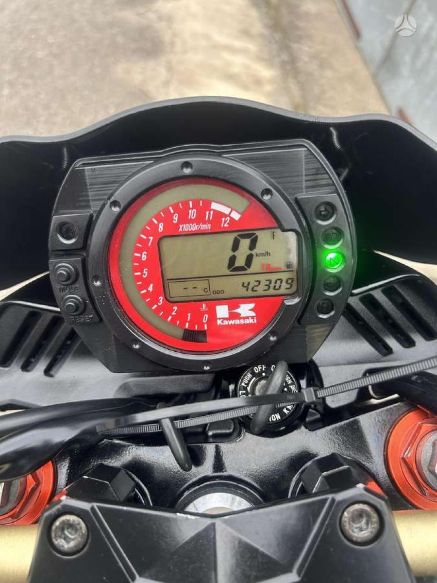 Melns Kawasaki Z 2004 Birštonas, ar dzinēja tilpumu 1.00 L un nobraukumu 42 tūkst. km par 2999 €, foto 10 vietnē AUTOMOTO.COM.LV