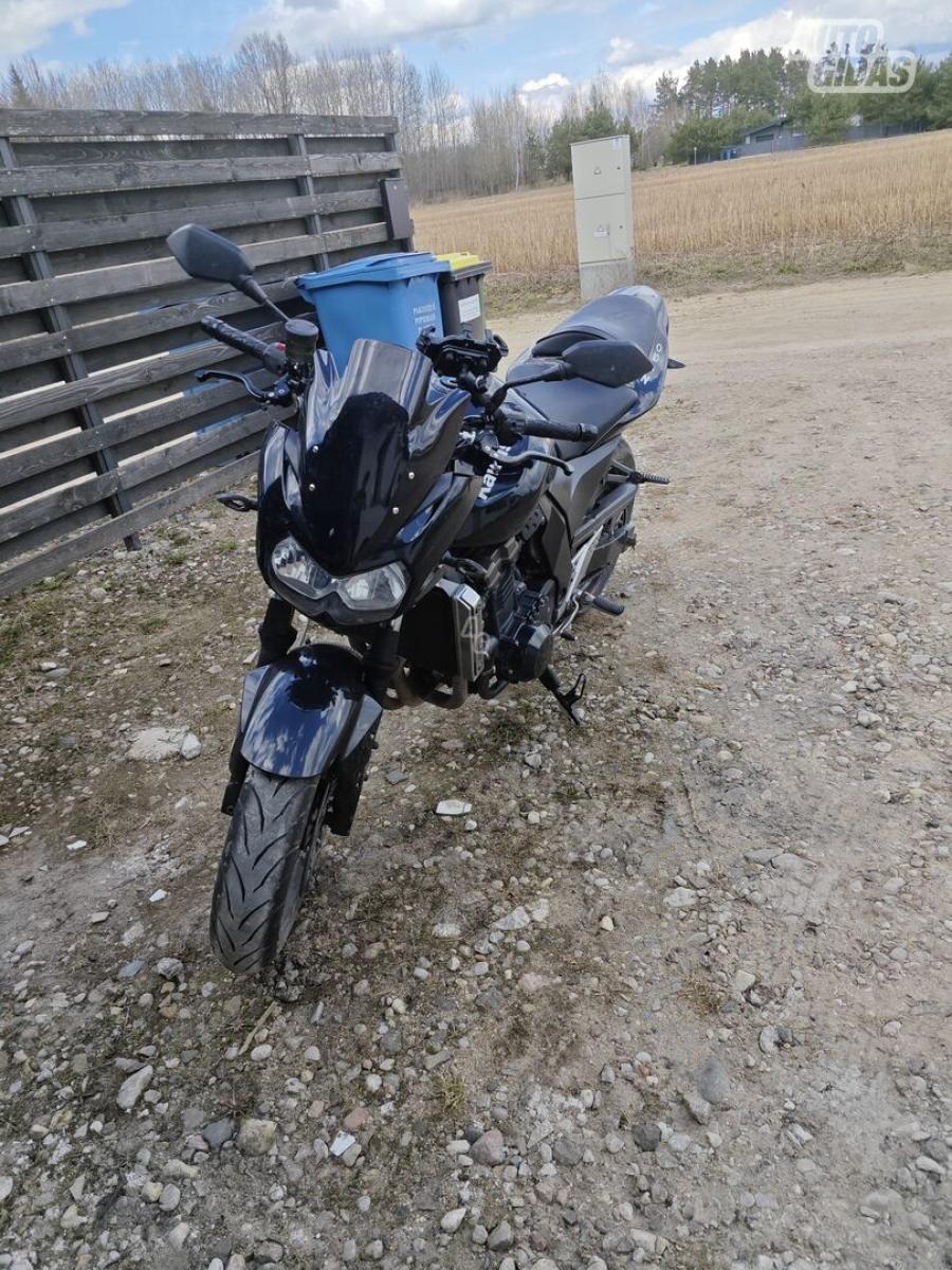 Black Kawasaki Z 2004 in Vilnius, with an engine capacity of 0.75 L and mileage of 43 thousand km for 2500 €, photo 4 on AUTOMOTO.COM.LV