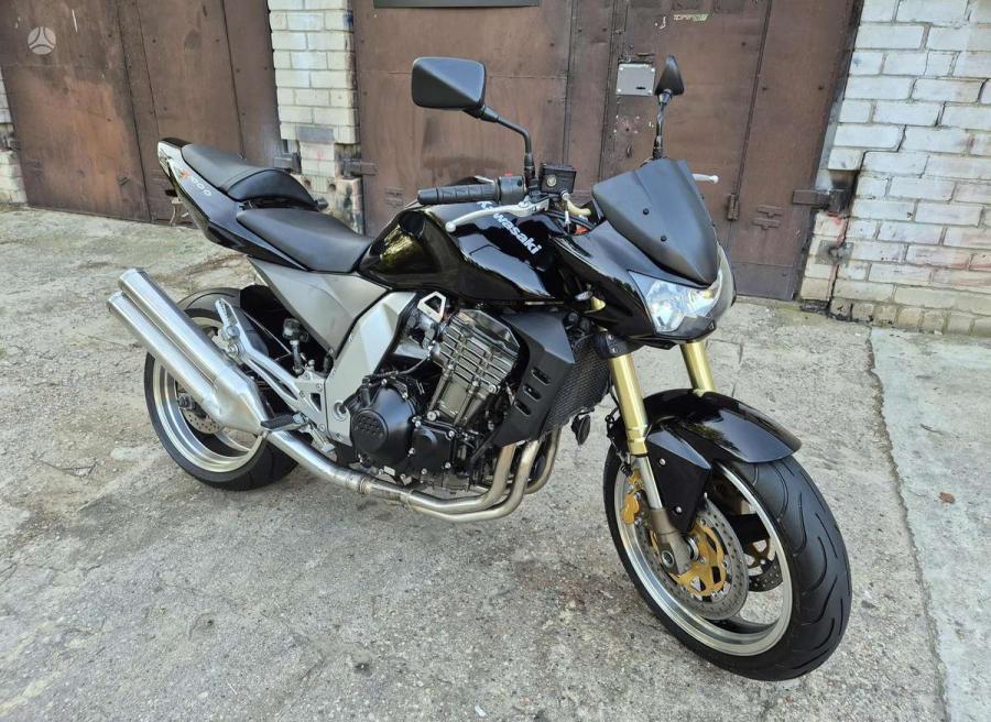 Черный Кавасаки Z 2004 в Алитус, объемом двигателя 1.00 л и пробегом 37 тыс. км за 2950 €, фото 4 на AUTOMOTO.COM.LV