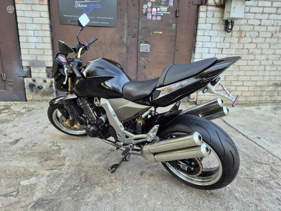 Черный Кавасаки Z 2004 в Алитус, объемом двигателя 1.00 л и пробегом 37 тыс. км за 2950 €, фото 7 на AUTOMOTO.COM.LV