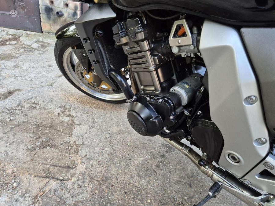 Черный Кавасаки Z 2004 в Алитус, объемом двигателя 1.00 л и пробегом 37 тыс. км за 2950 €, фото 9 на AUTOMOTO.COM.LV