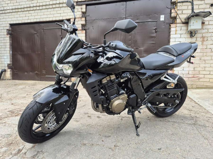 Black Kawasaki Z 2004 in Alytus, with an engine capacity of 0.75 L and mileage of 38 thousand km for 2740 €, photo 1 on AUTOMOTO.COM.LV