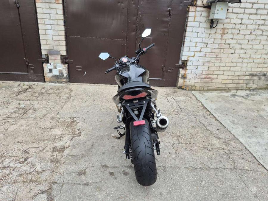 Black Kawasaki Z 2004 in Alytus, with an engine capacity of 0.75 L and mileage of 38 thousand km for 2740 €, photo 12 on AUTOMOTO.COM.LV