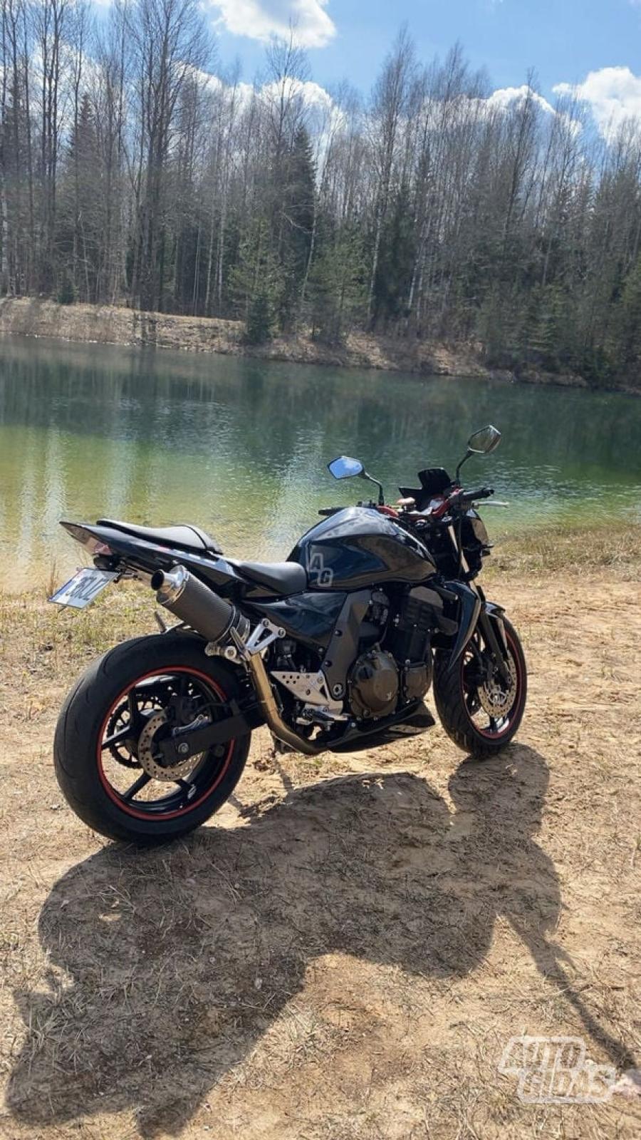 Melns Kawasaki Z 2004 Telšiai, ar dzinēja tilpumu 0.75 L un nobraukumu 70 tūkst. km par 3000 €, foto 1 vietnē AUTOMOTO.COM.LV