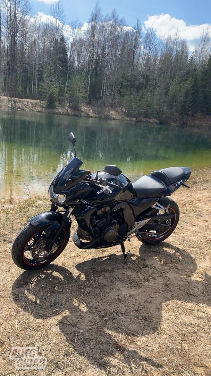 Melns Kawasaki Z 2004 Telšiai, ar dzinēja tilpumu 0.75 L un nobraukumu 70 tūkst. km par 3000 €, foto 3 vietnē AUTOMOTO.COM.LV