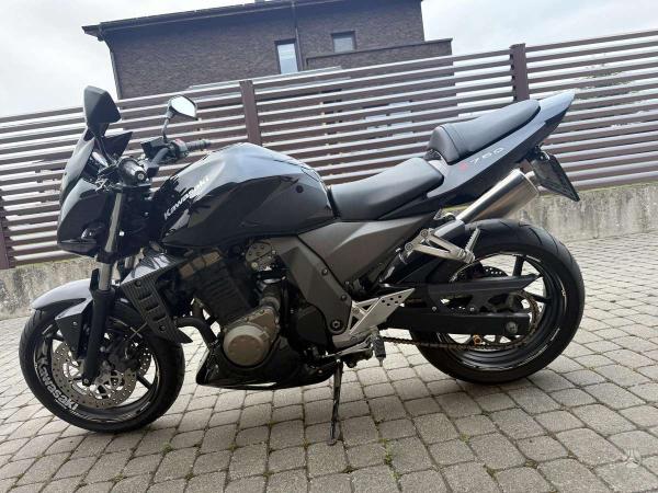 Black Kawasaki Z 2004 in Elektrenai, with an engine capacity of 0.75 L and mileage of 45 thousand km for 2600 €, photo 5 on AUTOMOTO.COM.LV