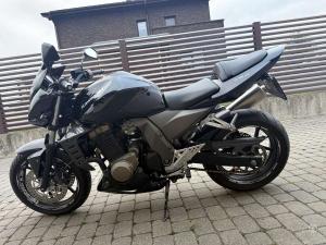 Black Kawasaki Z 2004 in Elektrenai, with an engine capacity of 0.75 L and mileage of 45 thousand km for 2600 €, photo 6 on AUTOMOTO.COM.LV