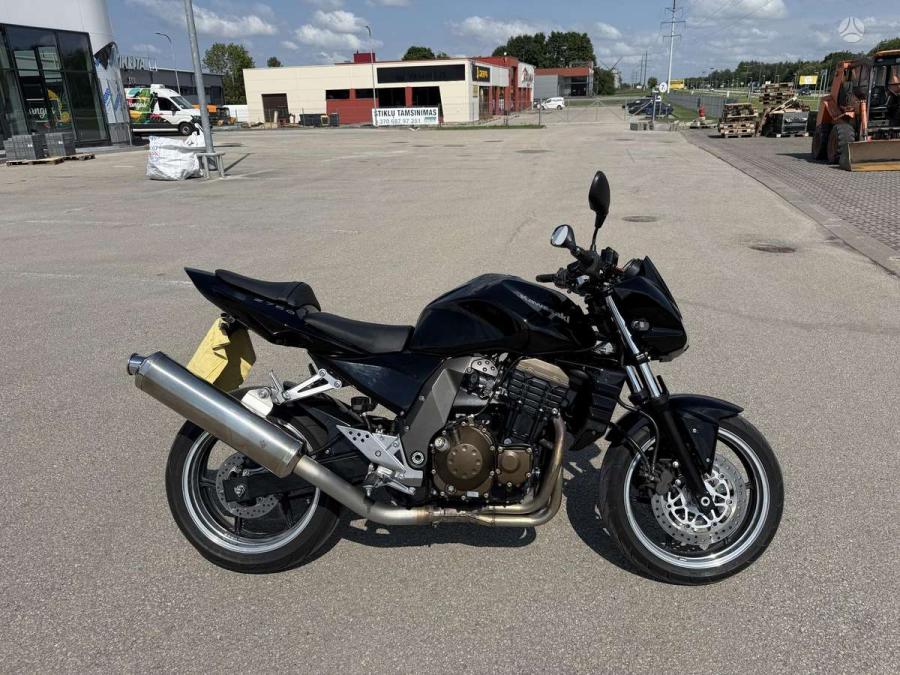 Black Kawasaki Z 2004 in Siauliai, with an engine capacity of 0.75 L and mileage of 36 thousand km for 2400 €, photo 4 on AUTOMOTO.COM.LV