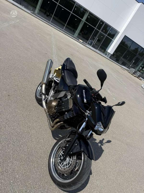 Черный Кавасаки Z 2004 в Шяуляй, объемом двигателя 0.75 л и пробегом 36 тыс. км за 2400 €, фото 5 на AUTOMOTO.COM.LV