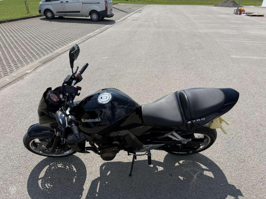 Black Kawasaki Z 2004 in Siauliai, with an engine capacity of 0.75 L and mileage of 36 thousand km for 2400 €, photo 8 on AUTOMOTO.COM.LV