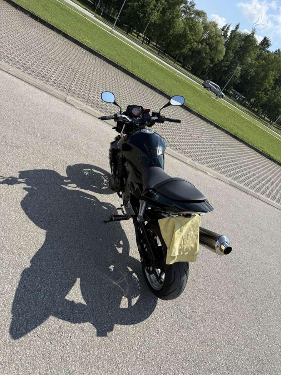 Black Kawasaki Z 2004 in Siauliai, with an engine capacity of 0.75 L and mileage of 36 thousand km for 2400 €, photo 9 on AUTOMOTO.COM.LV