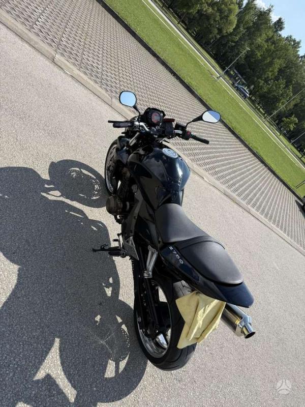 Черный Кавасаки Z 2004 в Шяуляй, объемом двигателя 0.75 л и пробегом 36 тыс. км за 2400 €, фото 10 на AUTOMOTO.COM.LV