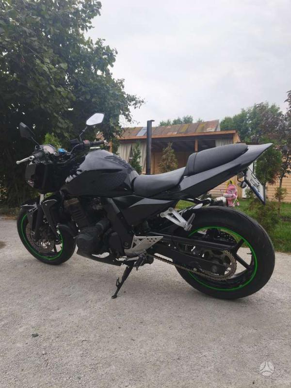 Black Kawasaki Z 2004 in Kaunas, with an engine capacity of 0.75 L and mileage of 41 thousand km for 2100 €, photo 3 on AUTOMOTO.COM.LV