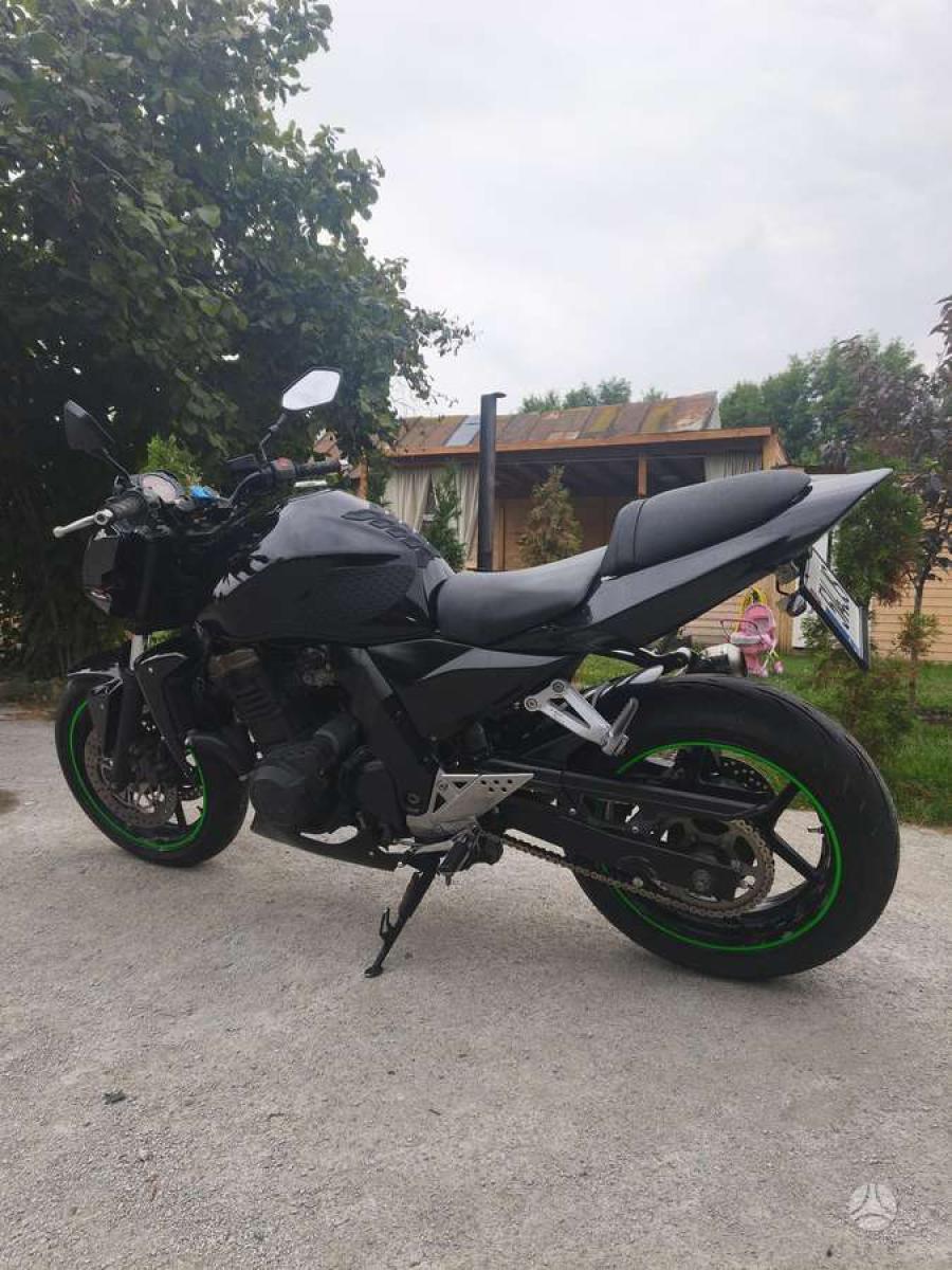 Black Kawasaki Z 2004 in Kaunas, with an engine capacity of 0.75 L and mileage of 41 thousand km for 2100 €, photo 4 on AUTOMOTO.COM.LV