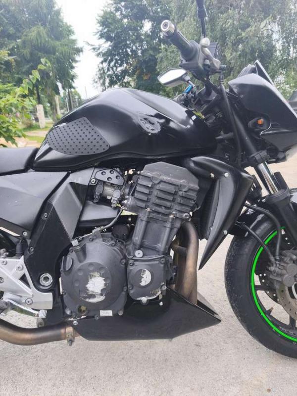 Black Kawasaki Z 2004 in Kaunas, with an engine capacity of 0.75 L and mileage of 41 thousand km for 2100 €, photo 5 on AUTOMOTO.COM.LV