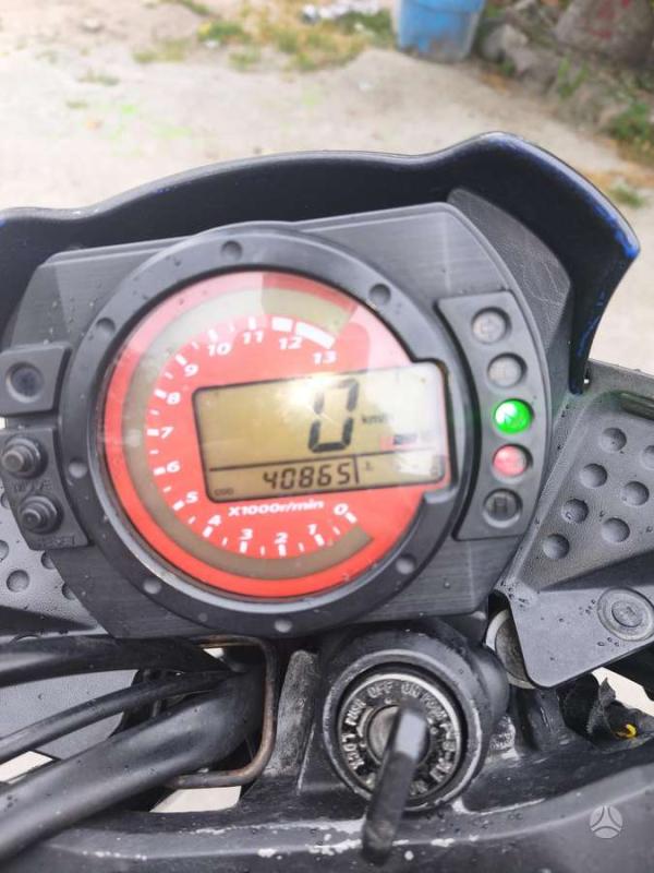 Black Kawasaki Z 2004 in Kaunas, with an engine capacity of 0.75 L and mileage of 41 thousand km for 2100 €, photo 7 on AUTOMOTO.COM.LV