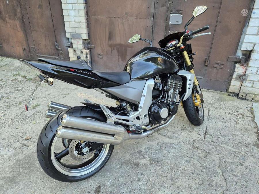 Black Kawasaki Z 2004 in Alytus, with an engine capacity of 1.00 L and mileage of 35 thousand km for 2960 €, photo 5 on AUTOMOTO.COM.LV