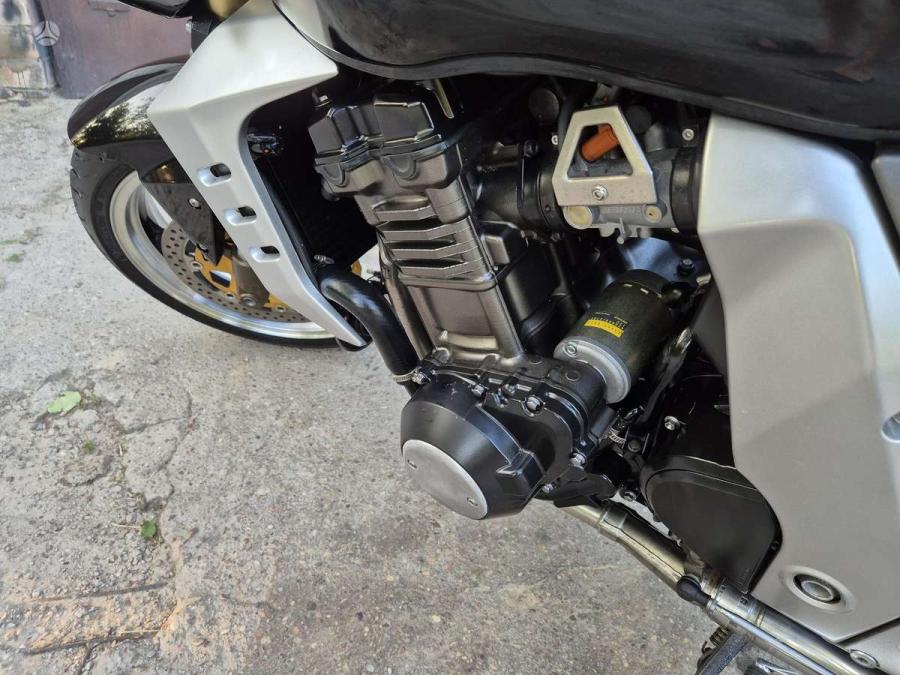 Black Kawasaki Z 2004 in Alytus, with an engine capacity of 1.00 L and mileage of 35 thousand km for 2960 €, photo 9 on AUTOMOTO.COM.LV