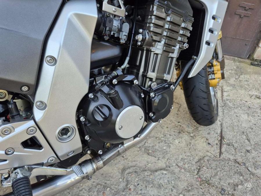Black Kawasaki Z 2004 in Alytus, with an engine capacity of 1.00 L and mileage of 35 thousand km for 2960 €, photo 10 on AUTOMOTO.COM.LV