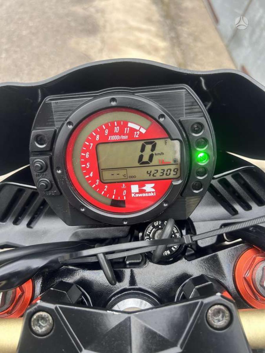 Melns Kawasaki Z 2004 Birštonas, ar dzinēja tilpumu 1.00 L un nobraukumu 42 tūkst. km par 2999 €, foto 11 vietnē AUTOMOTO.COM.LV
