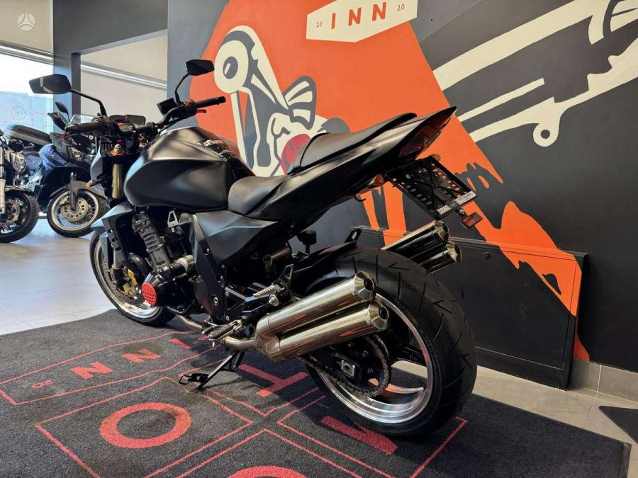 Melns Kawasaki Z 2004 Viļņa, ar dzinēja tilpumu 1.00 L un nobraukumu 51 tūkst. km par 2599 €, foto 4 vietnē AUTOMOTO.COM.LV