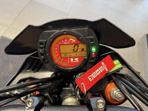 Melns Kawasaki Z 2004 Viļņa, ar dzinēja tilpumu 1.00 L un nobraukumu 51 tūkst. km par 2599 €, foto 12 vietnē AUTOMOTO.COM.LV