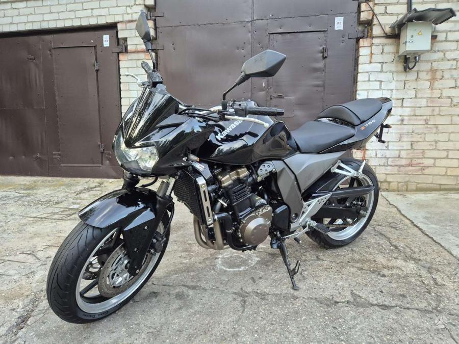 Black Kawasaki Z 2004 in Alytus, with an engine capacity of 0.75 L and mileage of 33 thousand km for 2750 €, photo 1 on AUTOMOTO.COM.LV