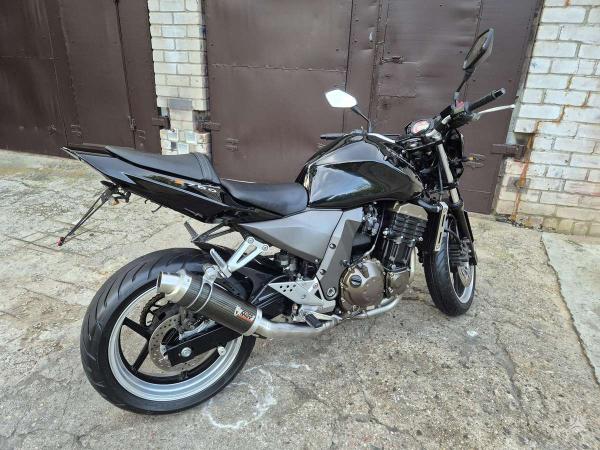 Kawasaki Z 2004 Alīta vietnē Melns Kawasaki Z 2004 Alīta, ar dzinēja tilpumu 0.75 L un nobraukumu 33 tūkst. km par 2750 €, foto 5 vietnē AUTOMOTO.COM.LV