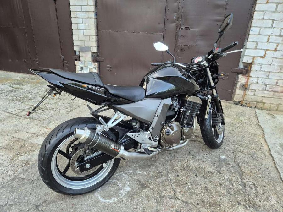Black Kawasaki Z 2004 in Alytus, with an engine capacity of 0.75 L and mileage of 33 thousand km for 2750 €, photo 5 on AUTOMOTO.COM.LV