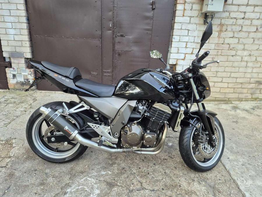 Black Kawasaki Z 2004 in Alytus, with an engine capacity of 0.75 L and mileage of 33 thousand km for 2750 €, photo 7 on AUTOMOTO.COM.LV