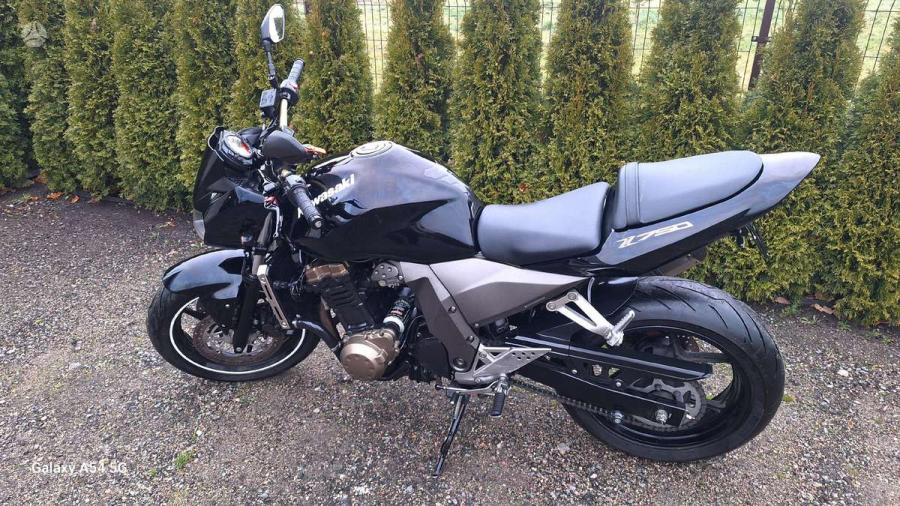 Melns Kawasaki Z 2005 Kauņa, ar dzinēja tilpumu 0.75 L un nobraukumu 42 tūkst. km par 2250 €, foto 4 vietnē AUTOMOTO.COM.LV