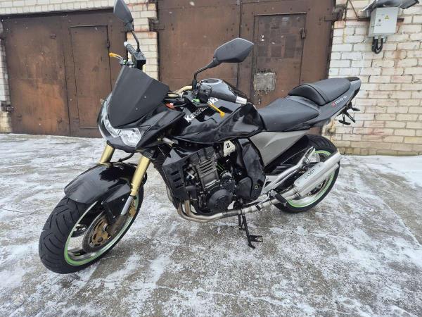 Black Kawasaki Z 2005 in Alytus, with an engine capacity of 1.00 L and mileage of 32 thousand km for 2970 €, photo 1 on AUTOMOTO.COM.LV