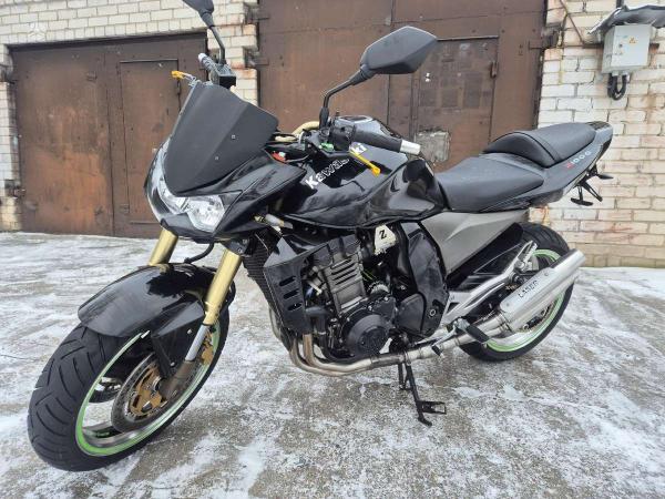 Black Kawasaki Z 2005 in Alytus, with an engine capacity of 1.00 L and mileage of 32 thousand km for 2970 €, photo 2 on AUTOMOTO.COM.LV