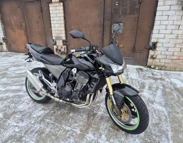 Black Kawasaki Z 2005 in Alytus, with an engine capacity of 1.00 L and mileage of 32 thousand km for 2970 €, photo 3 on AUTOMOTO.COM.LV