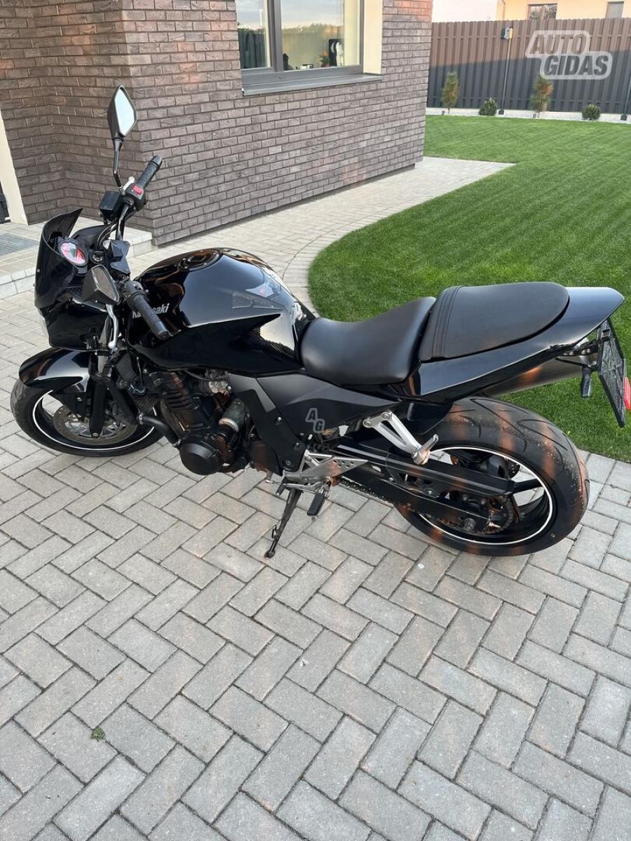 Черный Кавасаки Z 2005 в Паневежис, объемом двигателя 0.75 л и пробегом 43 тыс. км за 2100 €, фото 1 на AUTOMOTO.COM.LV