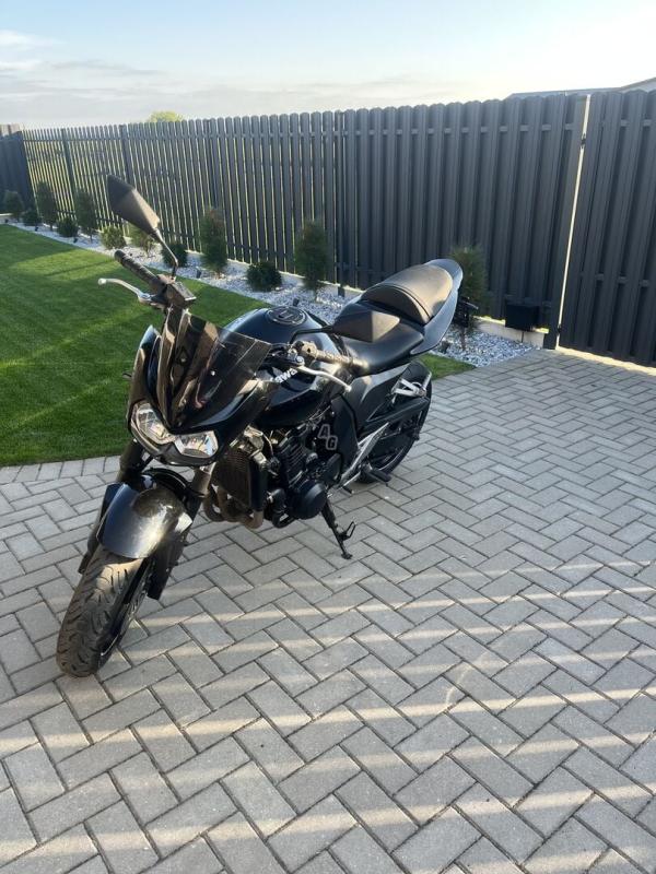 Melns Kawasaki Z 2005 Panevēža, ar dzinēja tilpumu 0.75 L un nobraukumu 43 tūkst. km par 2100 €, foto 3 vietnē AUTOMOTO.COM.LV