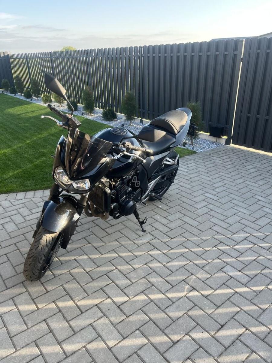 Черный Кавасаки Z 2005 в Паневежис, объемом двигателя 0.75 л и пробегом 43 тыс. км за 2100 €, фото 4 на AUTOMOTO.COM.LV