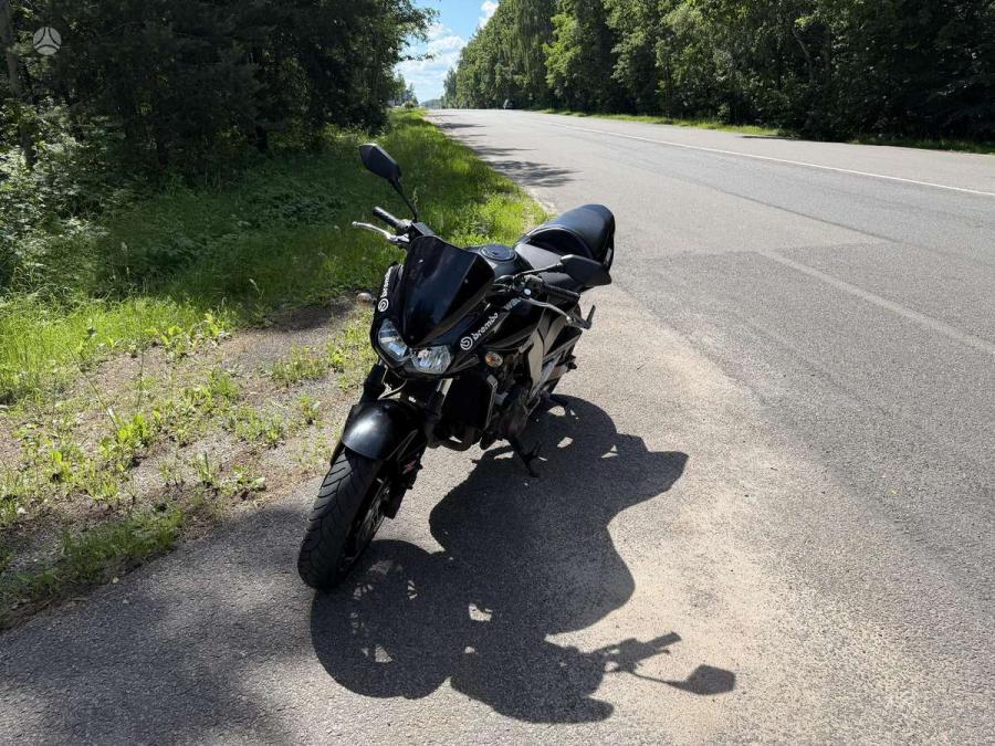Melns Kawasaki Z 2005 Kauņa, ar dzinēja tilpumu 0.75 L un nobraukumu 36 tūkst. km par 2200 €, foto 3 vietnē AUTOMOTO.COM.LV