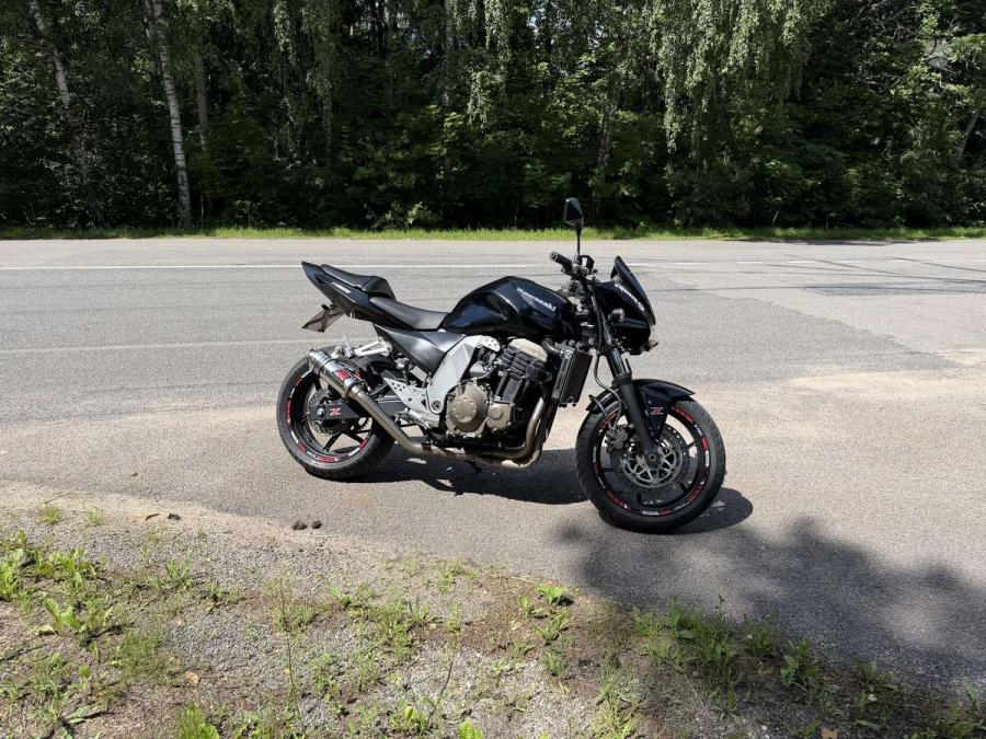 Melns Kawasaki Z 2005 Kauņa, ar dzinēja tilpumu 0.75 L un nobraukumu 36 tūkst. km par 2200 €, foto 4 vietnē AUTOMOTO.COM.LV